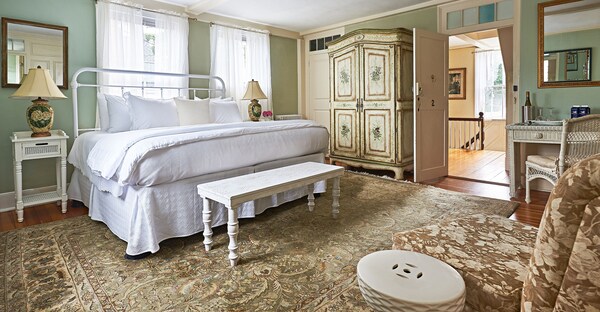 Cliff Lodge - Nantucket, MA