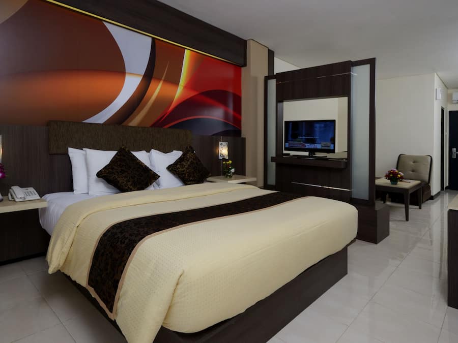 Quarto standard, para não fumantes, vista para a cidade | Escrivaninha, cortinas blackout, acesso grátis à internet com fio