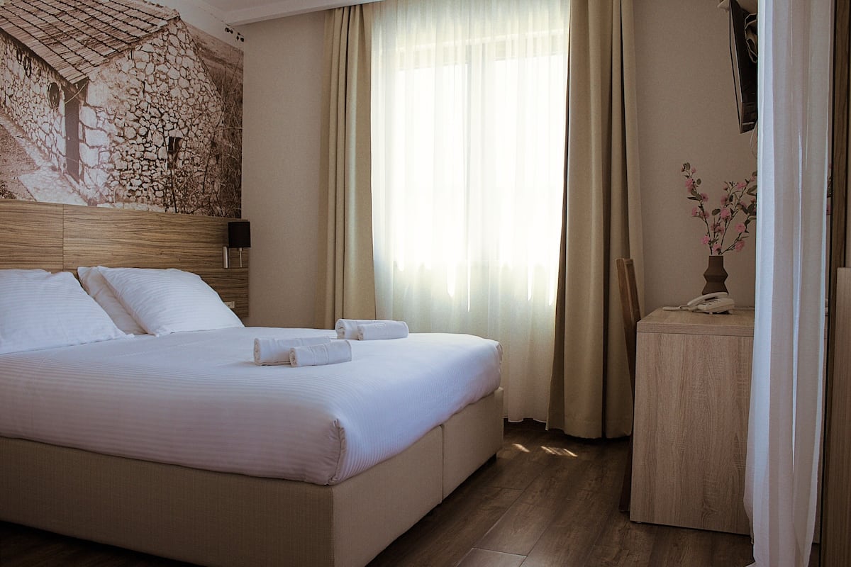 Quarto Duplo Standard para 1 Pessoa, Vista para a cidade | Lençóis italianos Frette, roupa de alta qualidade