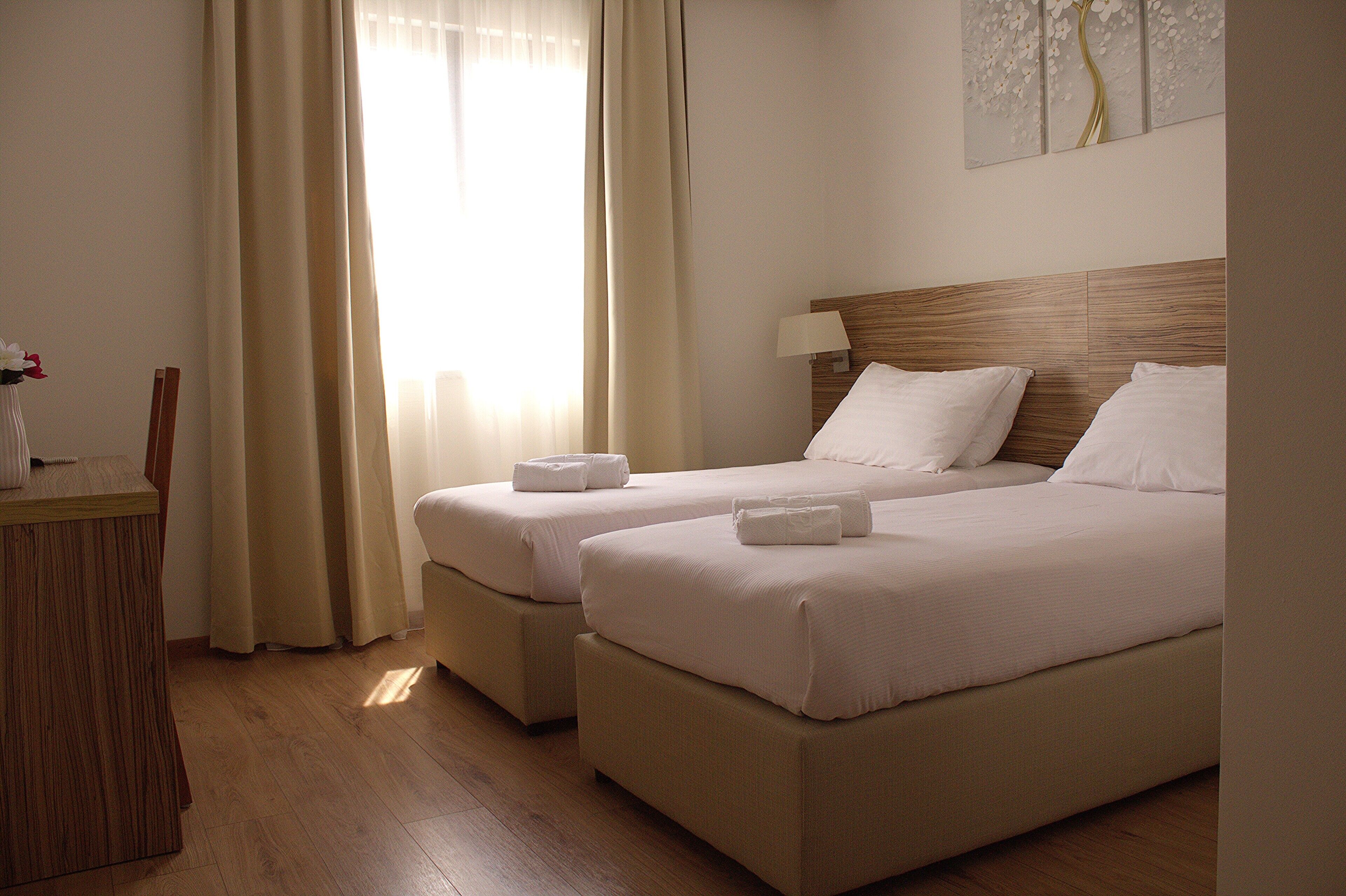 Quarto Duplo ou Twin Standard, Vista para a cidade | Lençóis italianos Frette, roupa de alta qualidade 