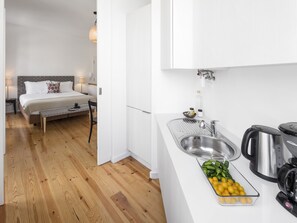 Estúdio Superior | Cozinha privada | Minifrigorífico, um micro-ondas, um forno, uma placa de cozinha 