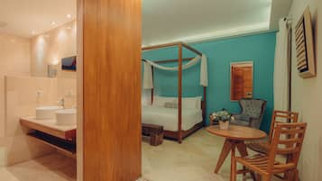 Quarto Premium | Roupa hipoalergénica, edredões de penas, minibar, cofre no quarto