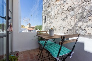 Apartamento Cidade, kitchenette, vista para o pátio | Roupa de alta qualidade, cofre no quarto, com decoração personalizada