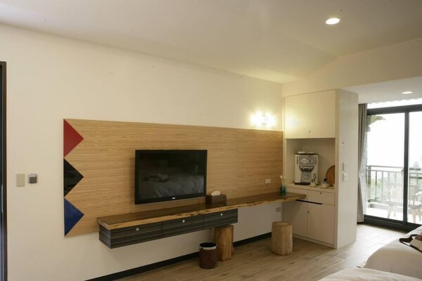 Applause In The Mountain - Chiayi County