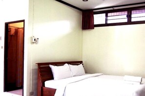 Quarto Duplo Standard, 1 cama king-size | Secretária adequada para computadores portáteis, Wi-fi grátis 