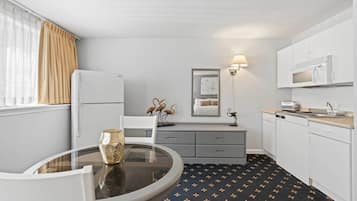 Suíte luxo, 2 camas de casal, para não fumantes, cozinha americana | 1 quarto, roupas de cama premium, individualmente decorados