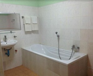 Quarto casal luxo | Banheira de imersão