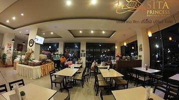 Café da manhã com buffet todos os dias (THB 159 por pessoa)