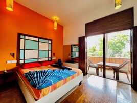Deluxe Room | Minibar, cofre com capacidade para portátil, secretária