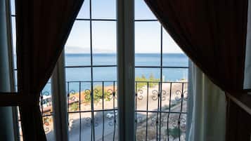 Quarto Duplo ou Twin Básico, vista para o mar | Minibar, cofre no quarto, berços/camas para crianças grátis