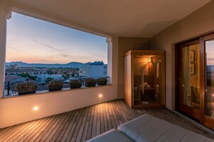 Luxury Suite, with hot tub and sauna | Vista do quarto
