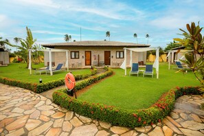 Bungalow, vista para o jardim | Minibar, cofre com capacidade para portátil, Wi-fi grátis 