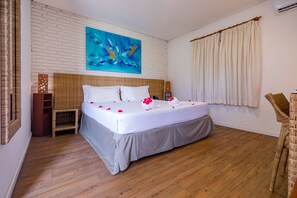 Minibar, cofre com capacidade para portátil, Wi-fi grátis 