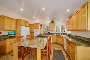 Casa, 4 quartos | Cozinha privada