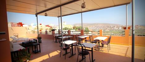 Café da manhã, almoço e jantar; culinária marroquina