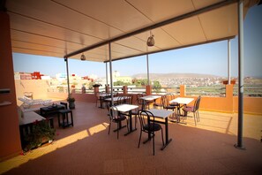 Café da manhã, almoço e jantar; culinária marroquina