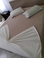 1 quarto, escrivaninha, Wi-Fi de cortesia