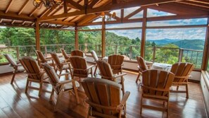 Café da manhã com buffet grátis todos os dias