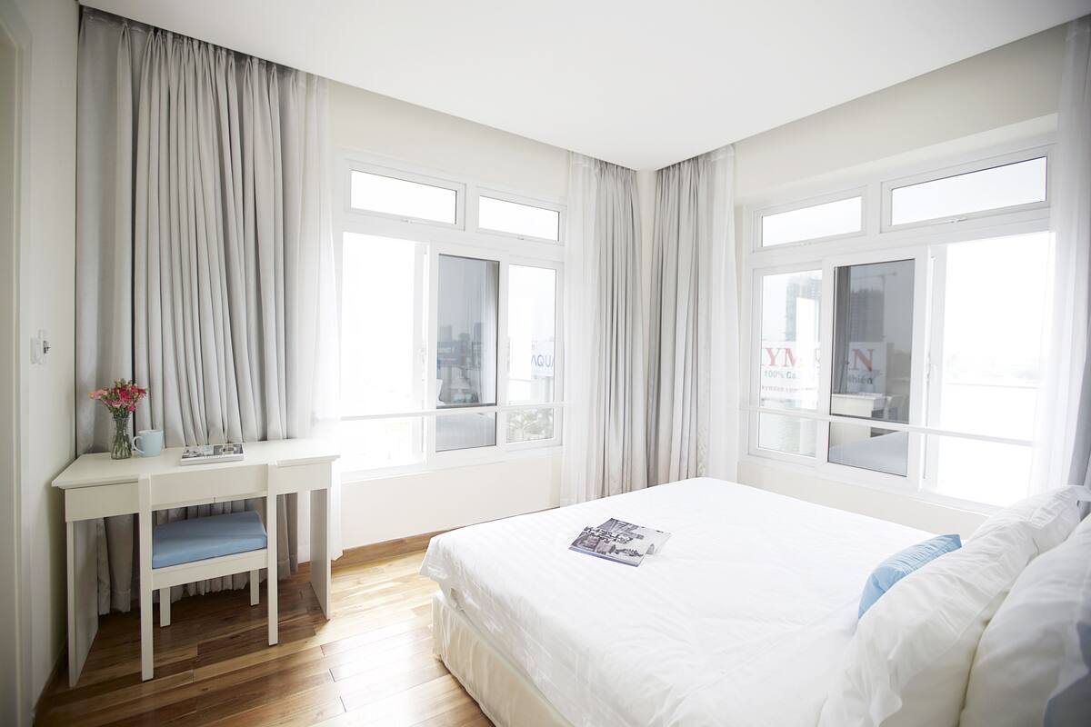 Apartamento, 2 quartos, vista para o rio | Minibar, cofre no quarto, secretária, quartos insonorizados
