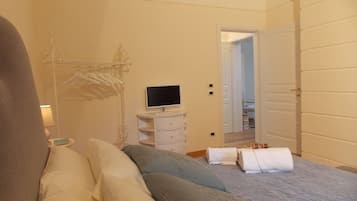 Quarto Duplo Básico | Roupa de alta qualidade, com decoração personalizada