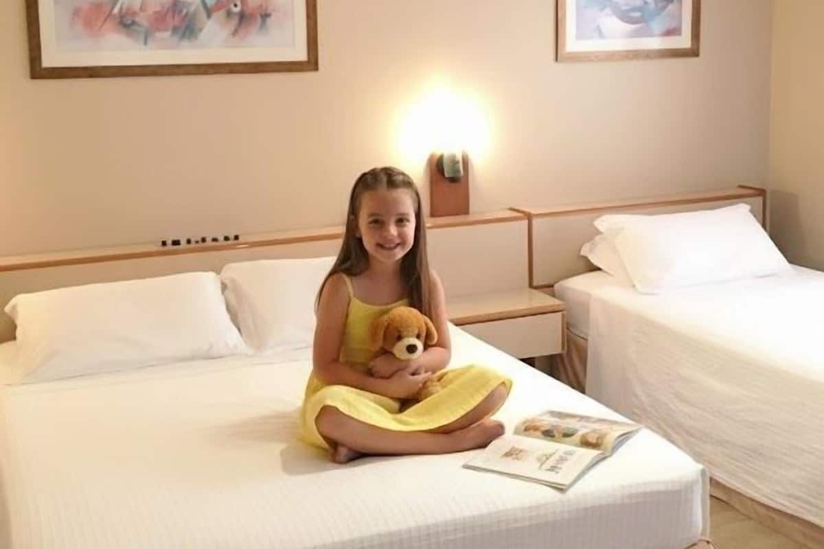 Quarto Triplo Superior | Minibar, cofre no quarto, com decoração personalizada, secretária