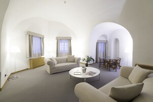 Suíte | Área de estar | TV de tela plana 43 polegadas com canais via satélite, TV