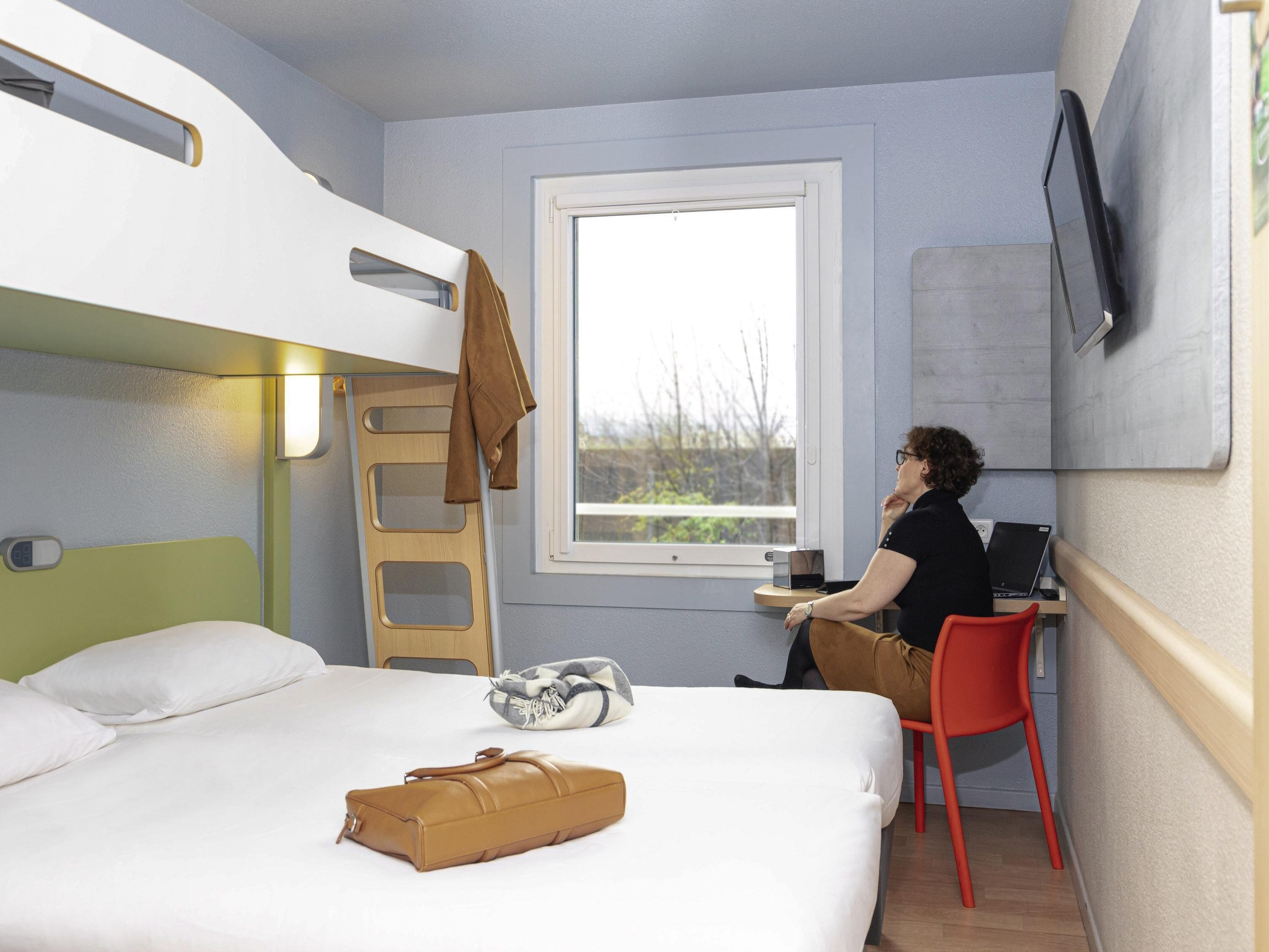 Quarto, várias camas | Secretária, quartos insonorizados, Wi-fi grátis 