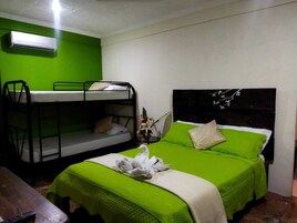 Quarto quádruplo superior, 1 quarto | Roupas de cama premium, quartos à prova de som