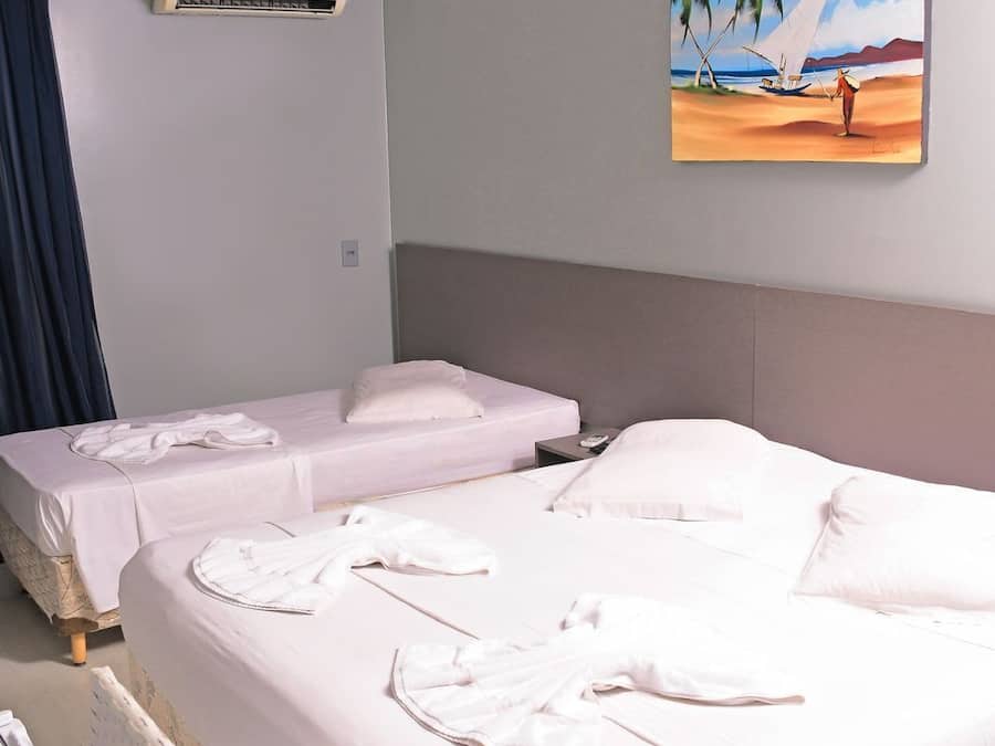 Quarto família | Frigobar, cofres nos quartos, escrivaninha, cortinas blackout