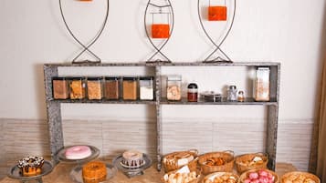 Café da manhã completo grátis todos os dias