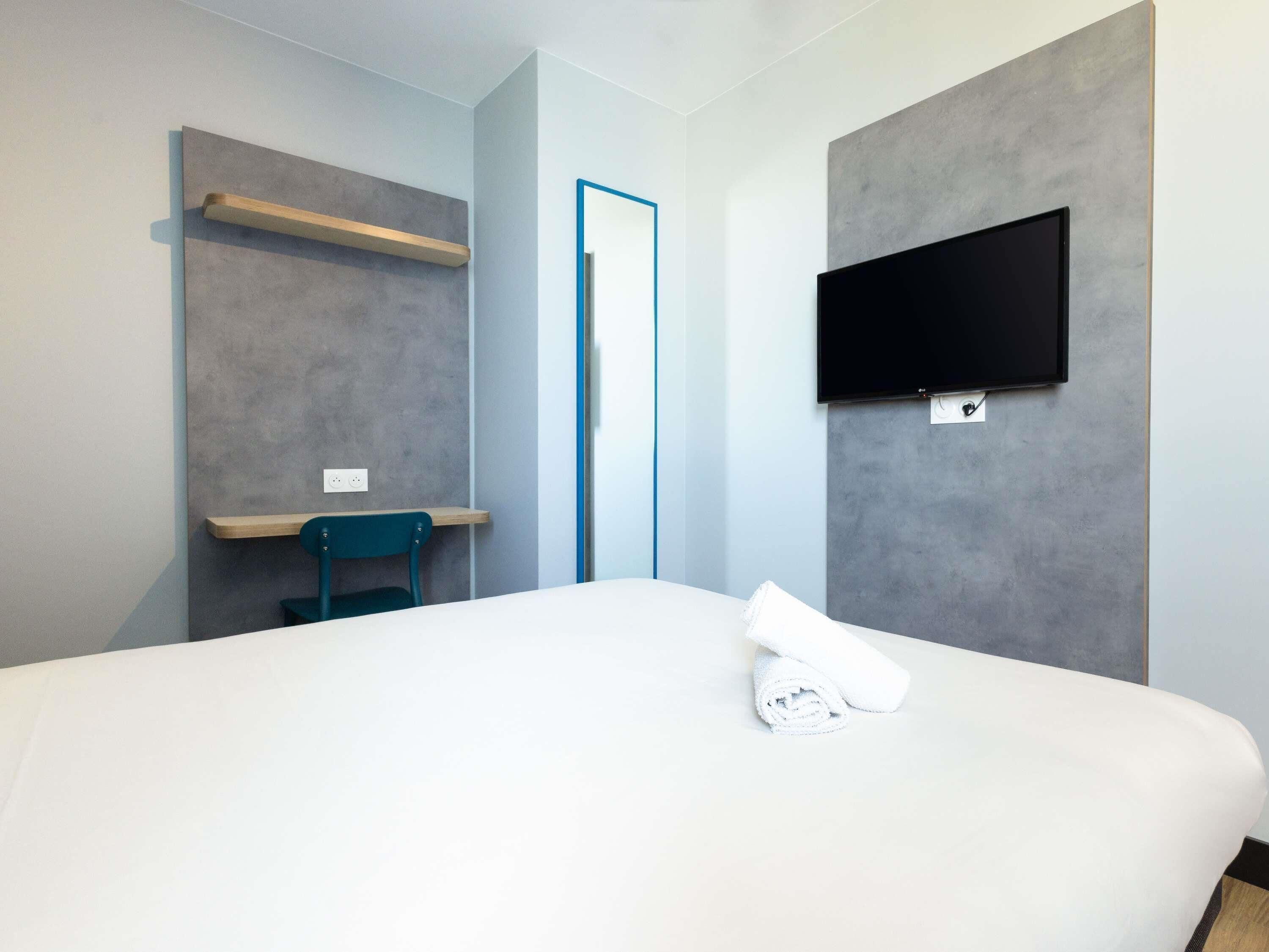 Quarto Duplo | Secretária, Wi-fi grátis, roupa de cama fornecida 