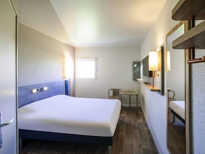 Quarto casal | Escrivaninha, espaço de trabalho para notebook