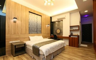 Quarto casal luxo | Roupas de cama premium, escrivaninha, camas extras/dobráveis (sobretaxa)