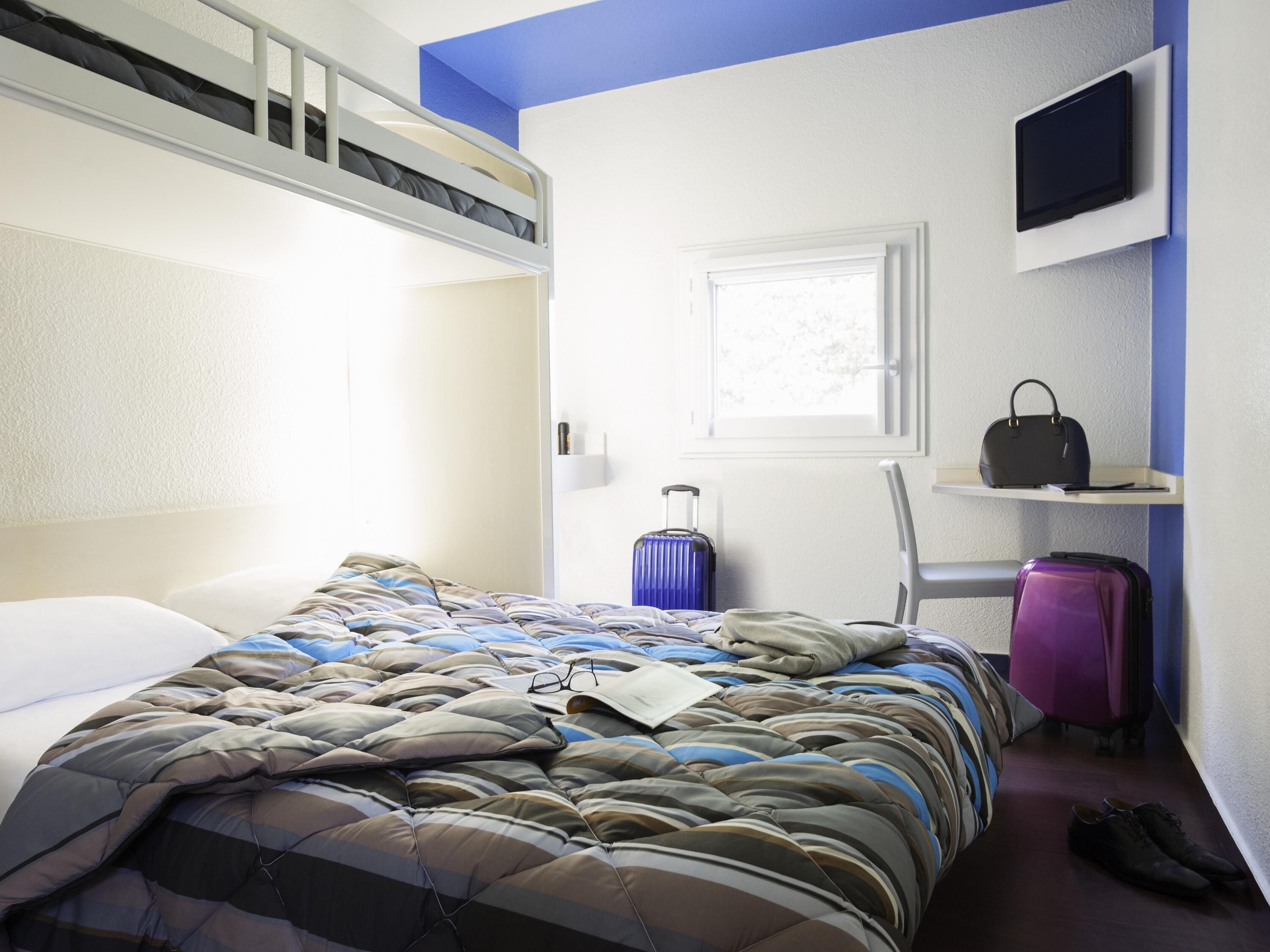 Quarto, 1 cama de casal | Berços/camas para crianças grátis, roupa de cama fornecida 