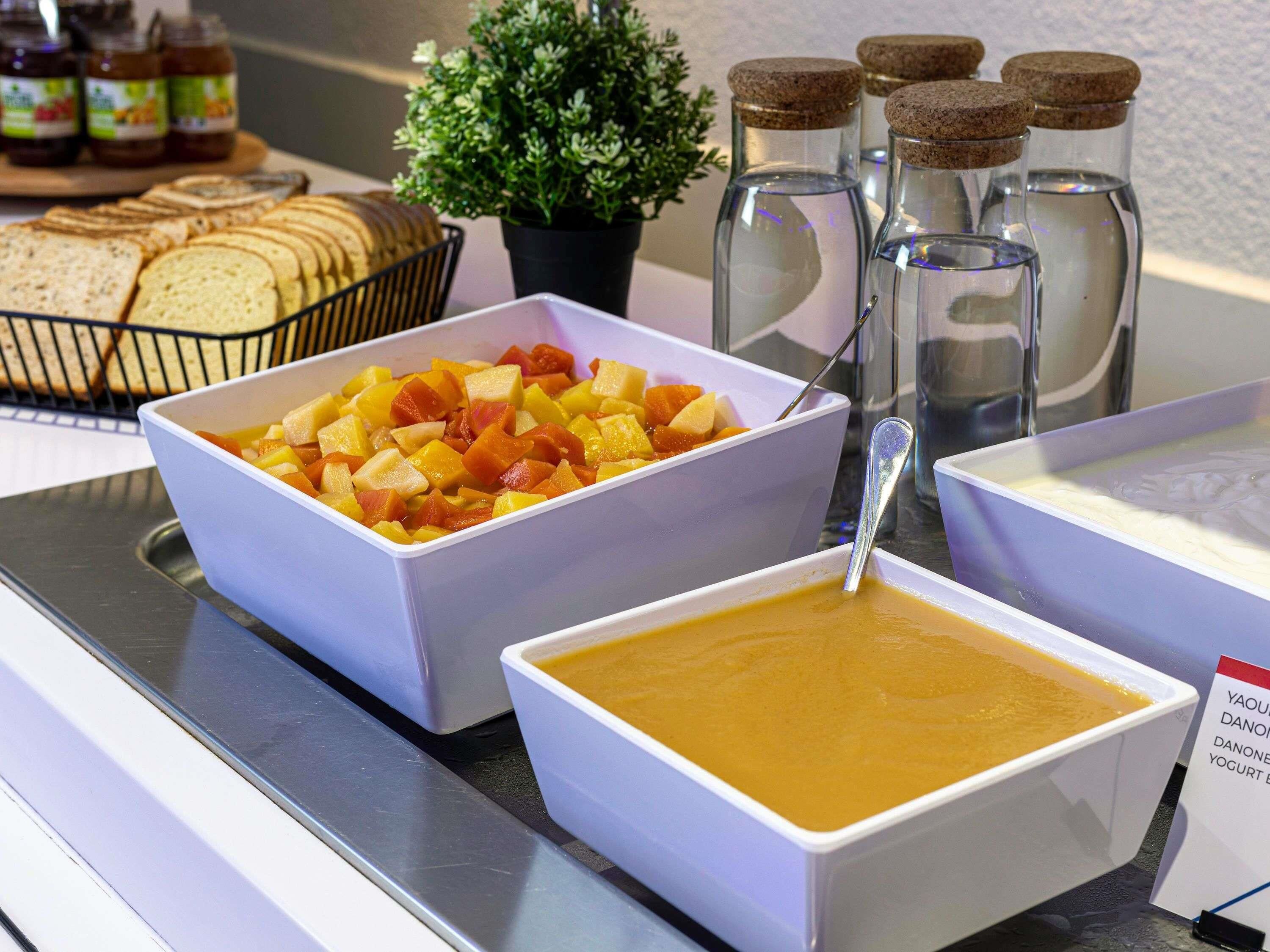 Pequeno-almoço continental diário (9.90 EUR por pessoa) 