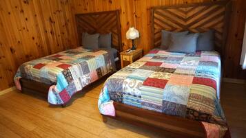 Quarto tradicional, 2 camas de casal, para não fumantes | Roupas de cama de algodão egípcio, roupas de cama premium