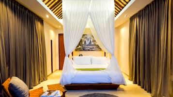 Two-Bedroom Private Pool Villa | Cofres nos quartos, escrivaninha, espaço de trabalho para notebook