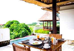 One-Bedroom Private Pool Villa | Opções para refeição no quarto