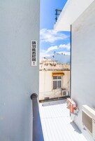 Quarto quádruplo, banheira | Escrivaninha, cortinas blackout, quartos à prova de som