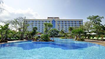 2 piscinas exteriores, espreguiçadeiras