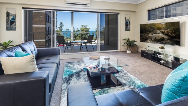 Apartamento família | Área de estar | TV de tela plana 42 polegadas com canais digitais, TV