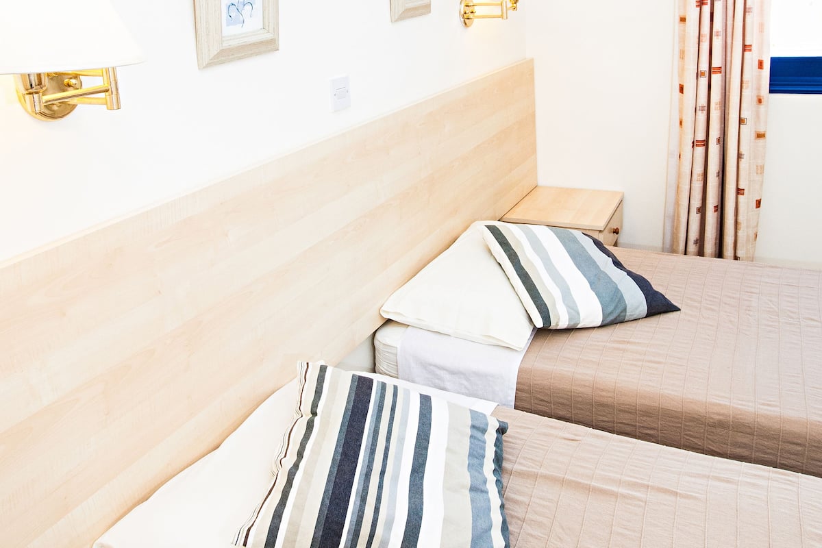 1 quarto, cofre no quarto, quartos insonorizados