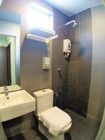 Quarto casal | Banheiro | Chuveiro, produtos de toalete grátis, toalhas de banho 