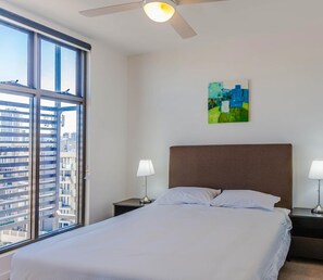 Escrivaninha, quartos à prova de som, ferros/tábuas de passar roupa