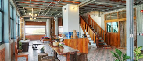 Pequeno-almoço continental diário (150 THB por pessoa)