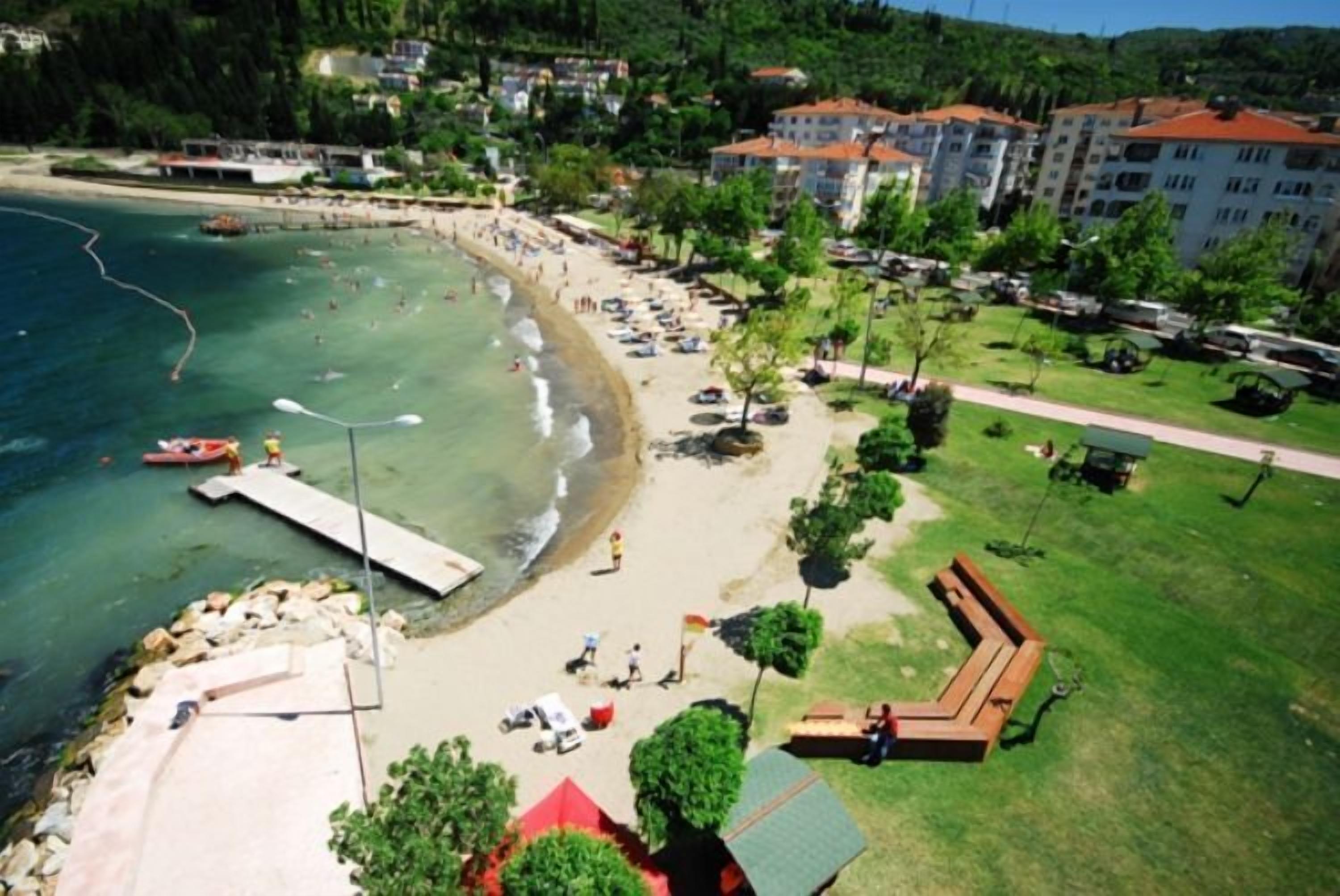 Uma praia privada nas proximidades, praia de areia branca 