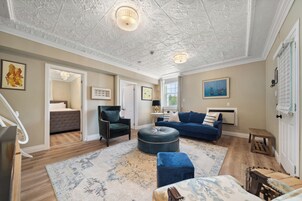 Room 2 (The Millstone) | Área de estar | TV de tela plana