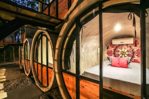 Quartos à prova de som, Wi-Fi de cortesia, roupa de cama