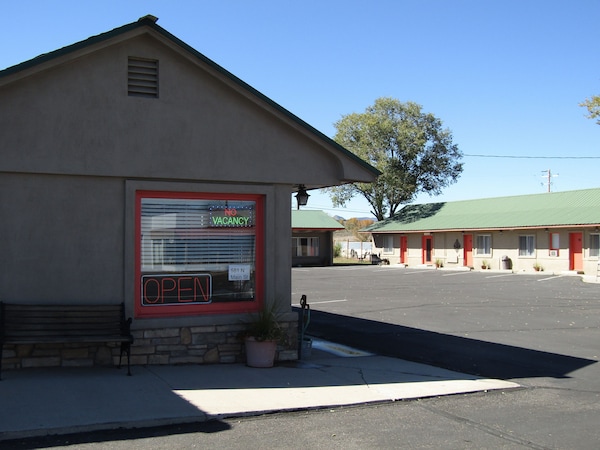 Lamplighter Lodge - Panguitch, UT