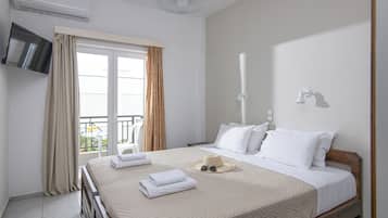 1 quarto, cofre no quarto, secretária